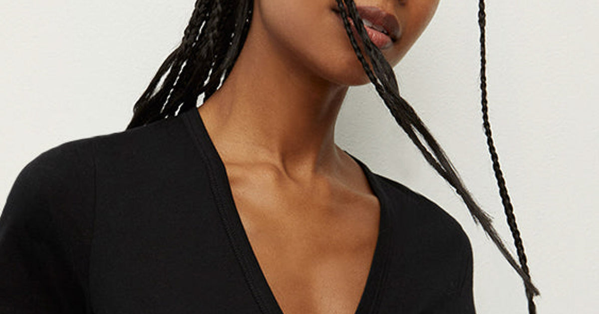 VERONICA BEARD Cindy V-Neck Short Sleeve Tee